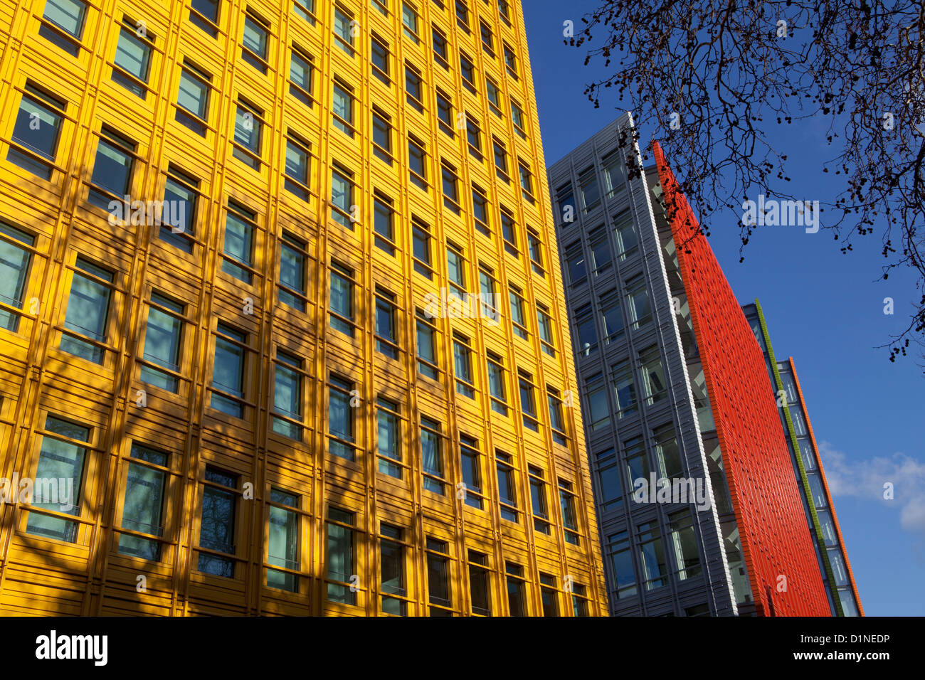 Apartment blocks in london hi-res stock photography and images - Alamy