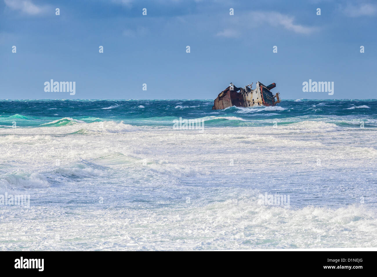 Shipwreck green water hi-res stock photography and images - Alamy