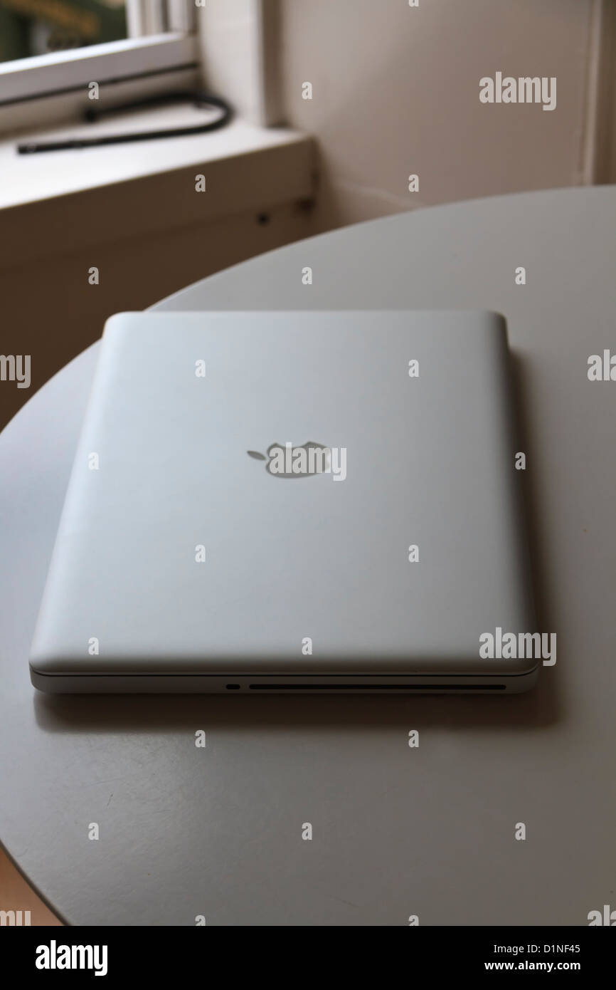 Apple computer 1 hi-res stock photography and images - Alamy