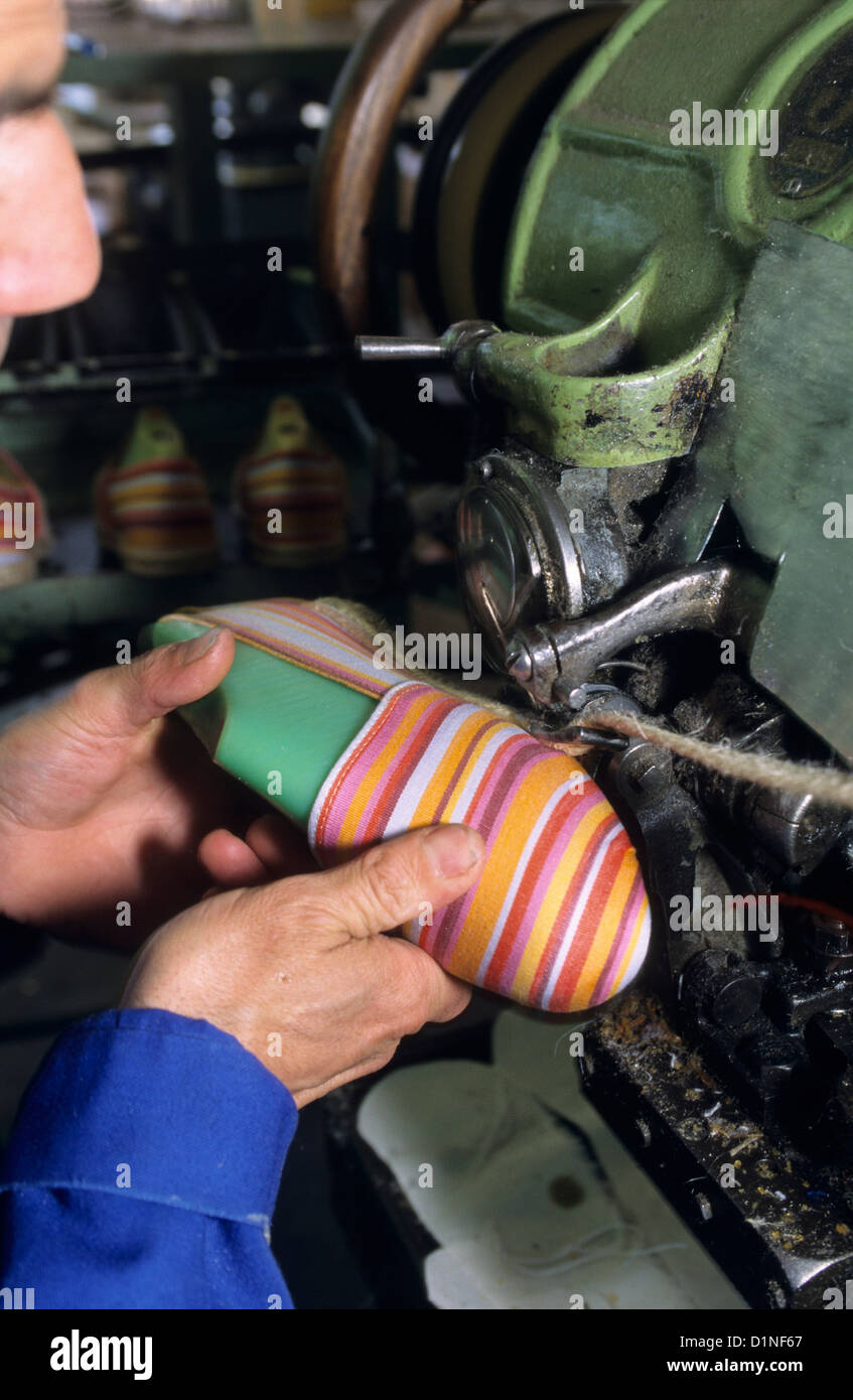 Sewing machine operator hi-res stock photography and images - Alamy