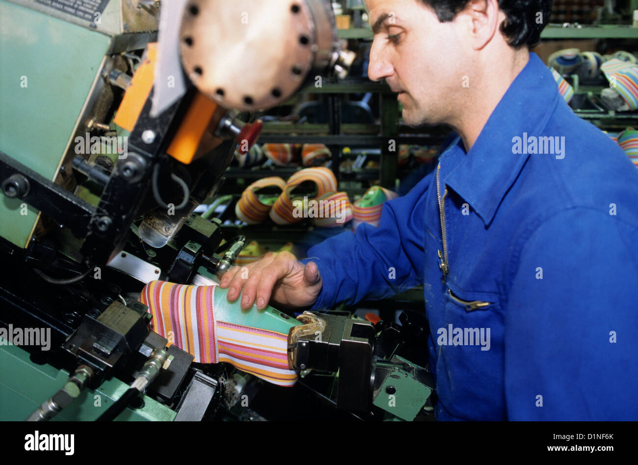 Sewing machine operator hi-res stock photography and images - Alamy
