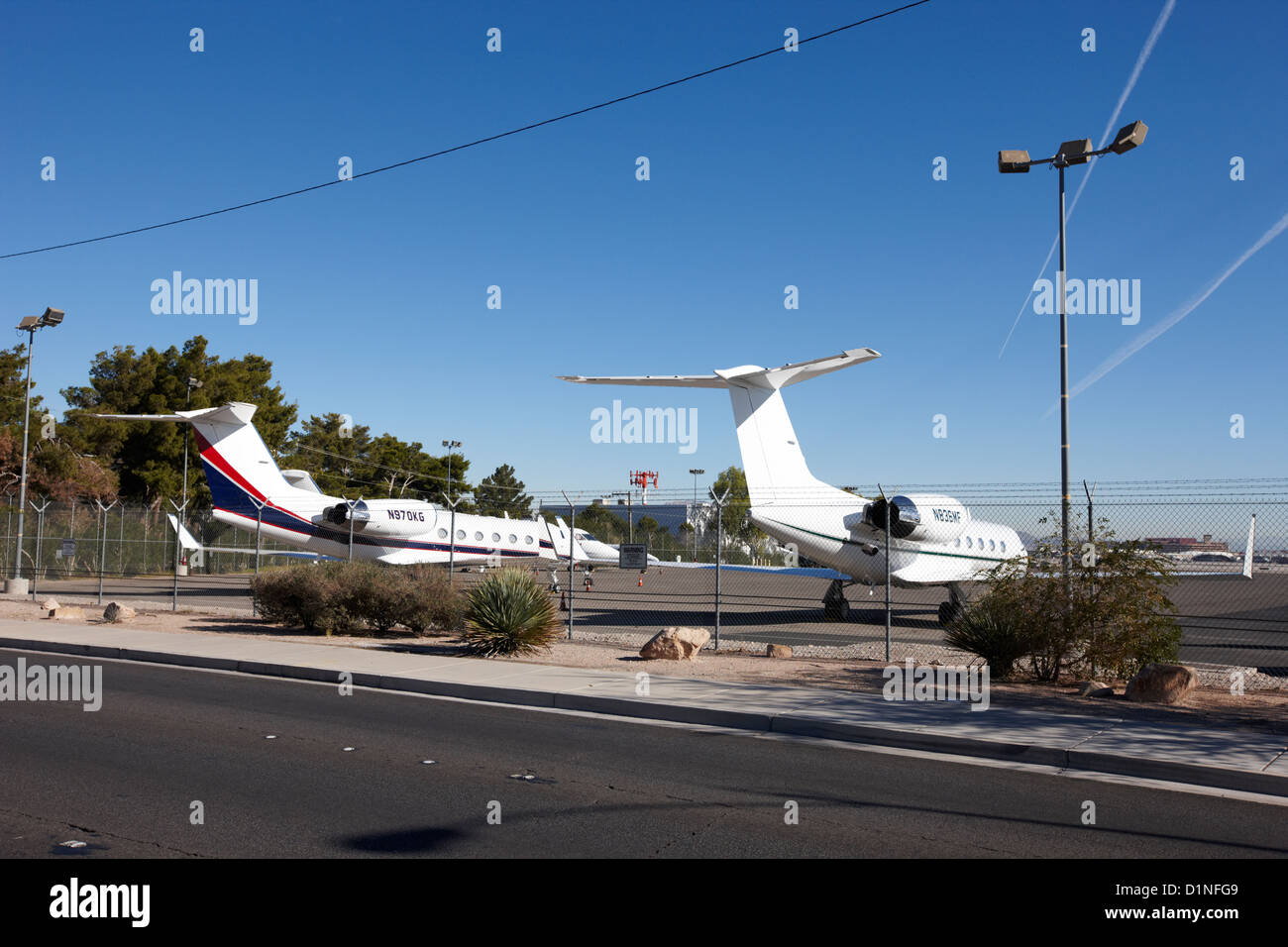Perimeter security airport hi-res stock photography and images - Alamy