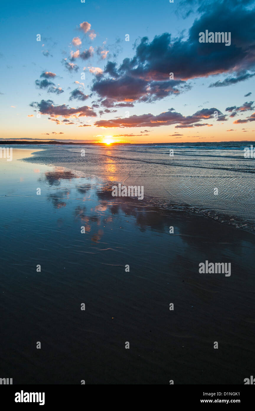 Sunset at Flinders Beach, North Stradbroke Island, Queensland ...