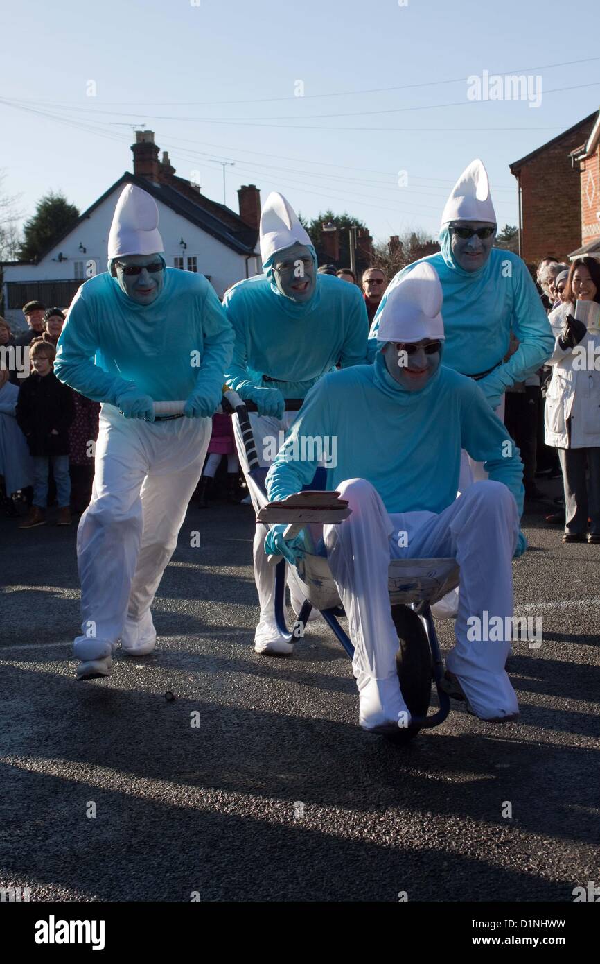 Wheelbarrow race High Resolution Stock Photography and Images - Alamy
