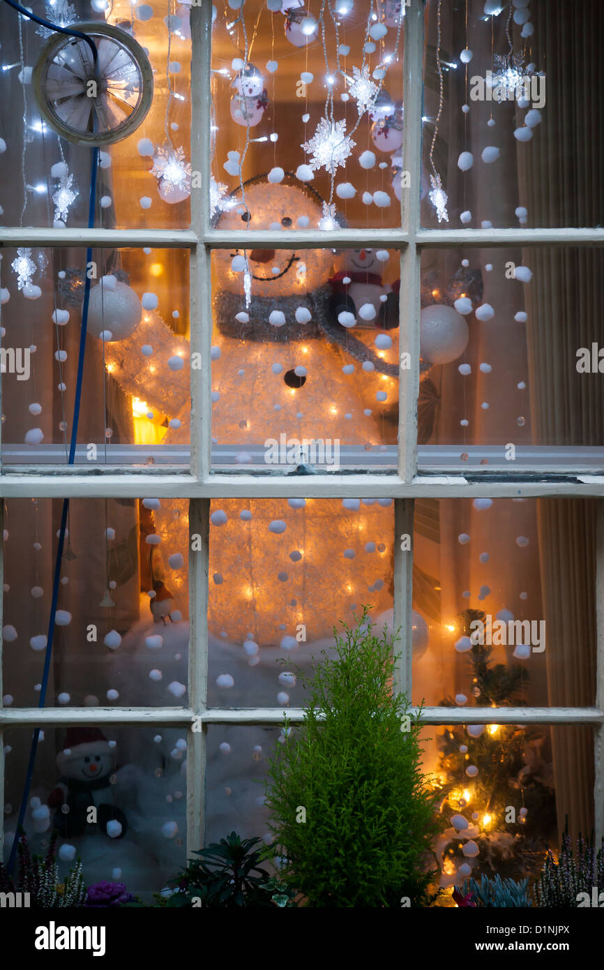 Snowman window display hi-res stock photography and images - Alamy