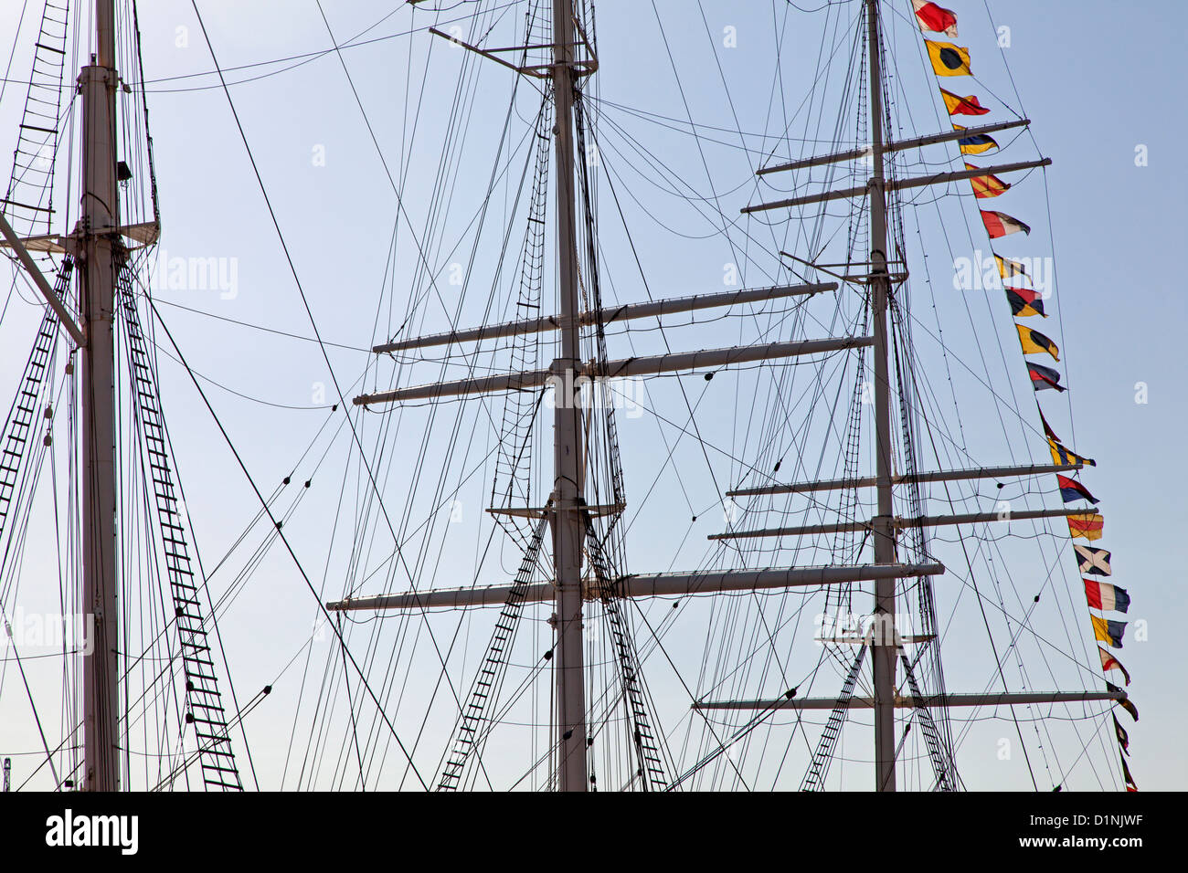Mast of sailing vessels hi-res stock photography and images - Alamy