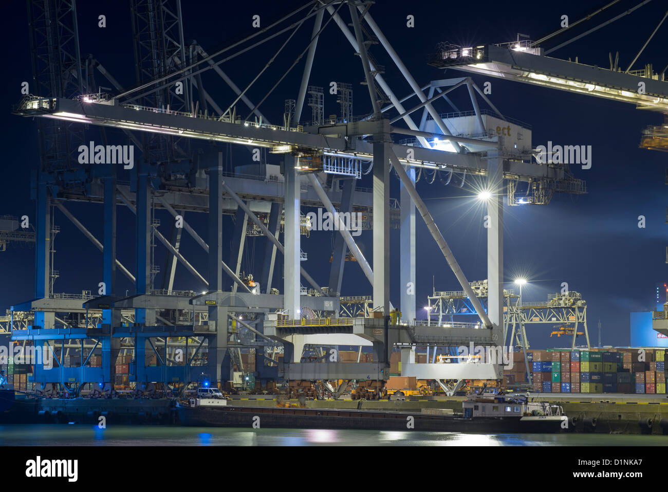 Shipping container night hi-res stock photography and images - Alamy