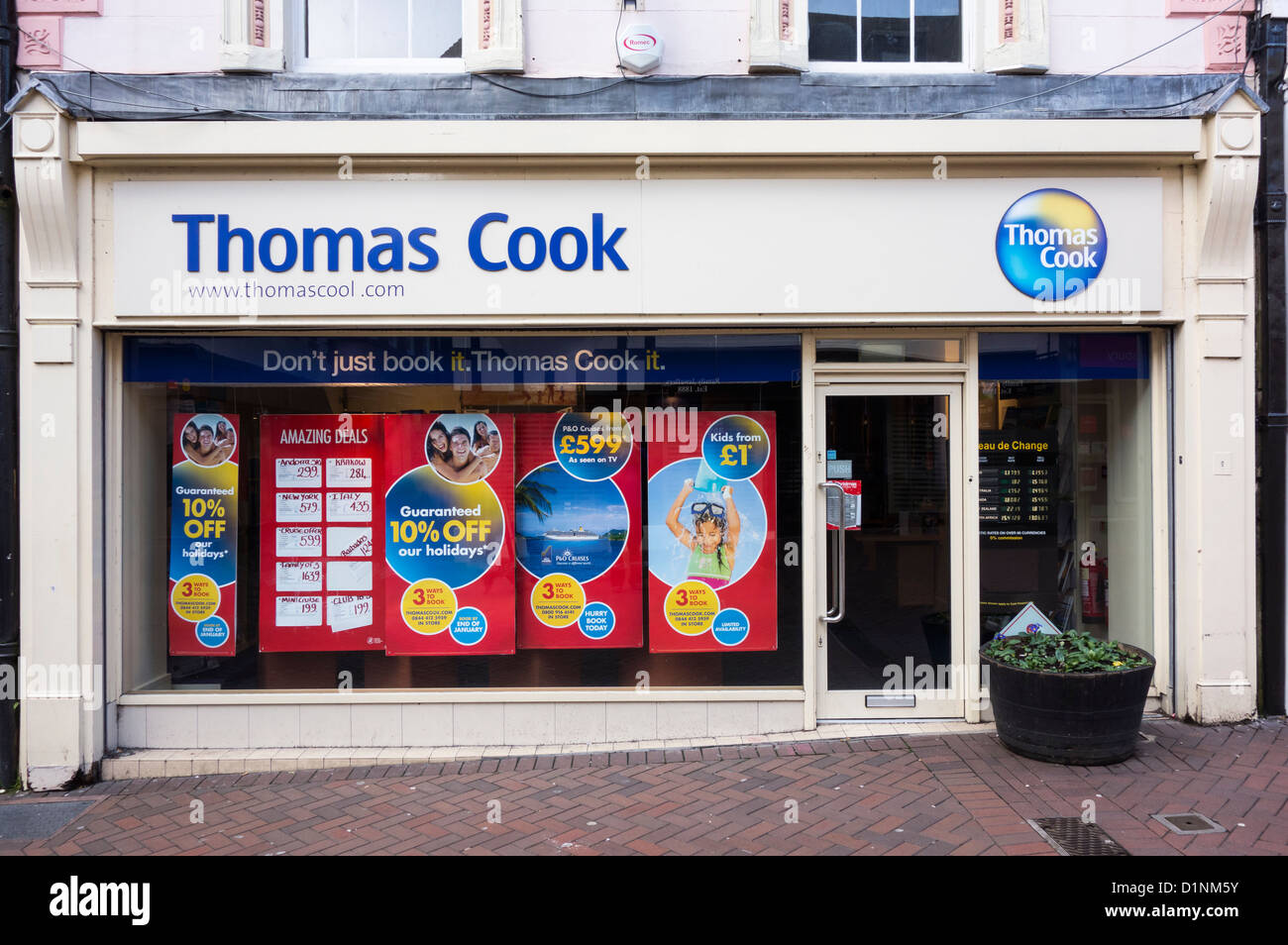 Thomas Cook travel agent shop in Shrewsbury Stock Photo - Alamy