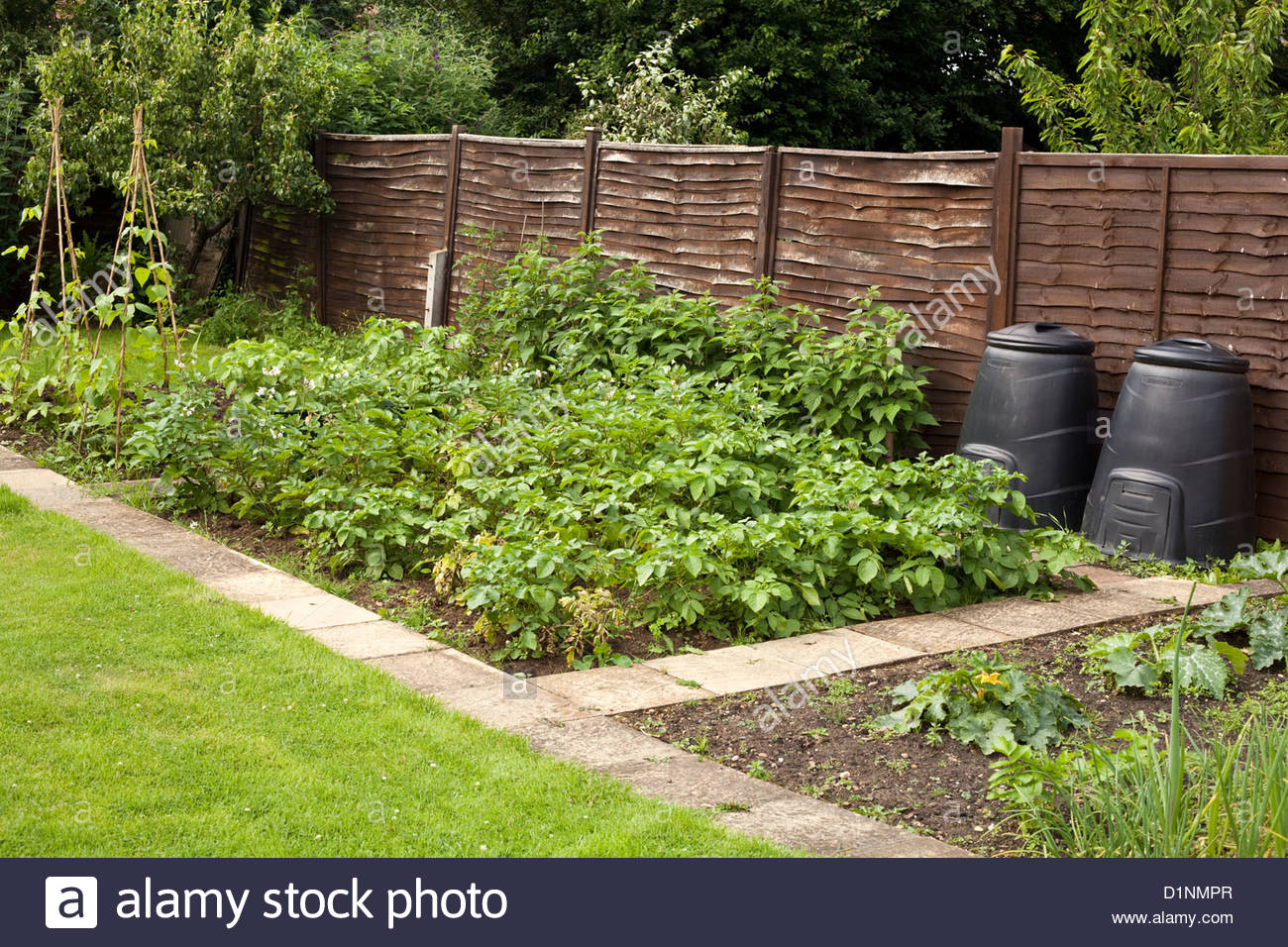 Compost Bins Stock Photos & Compost Bins Stock Images - Alamy