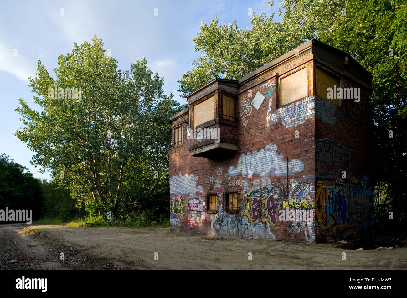 Abandoned signal box hi-res stock photography and images - Alamy