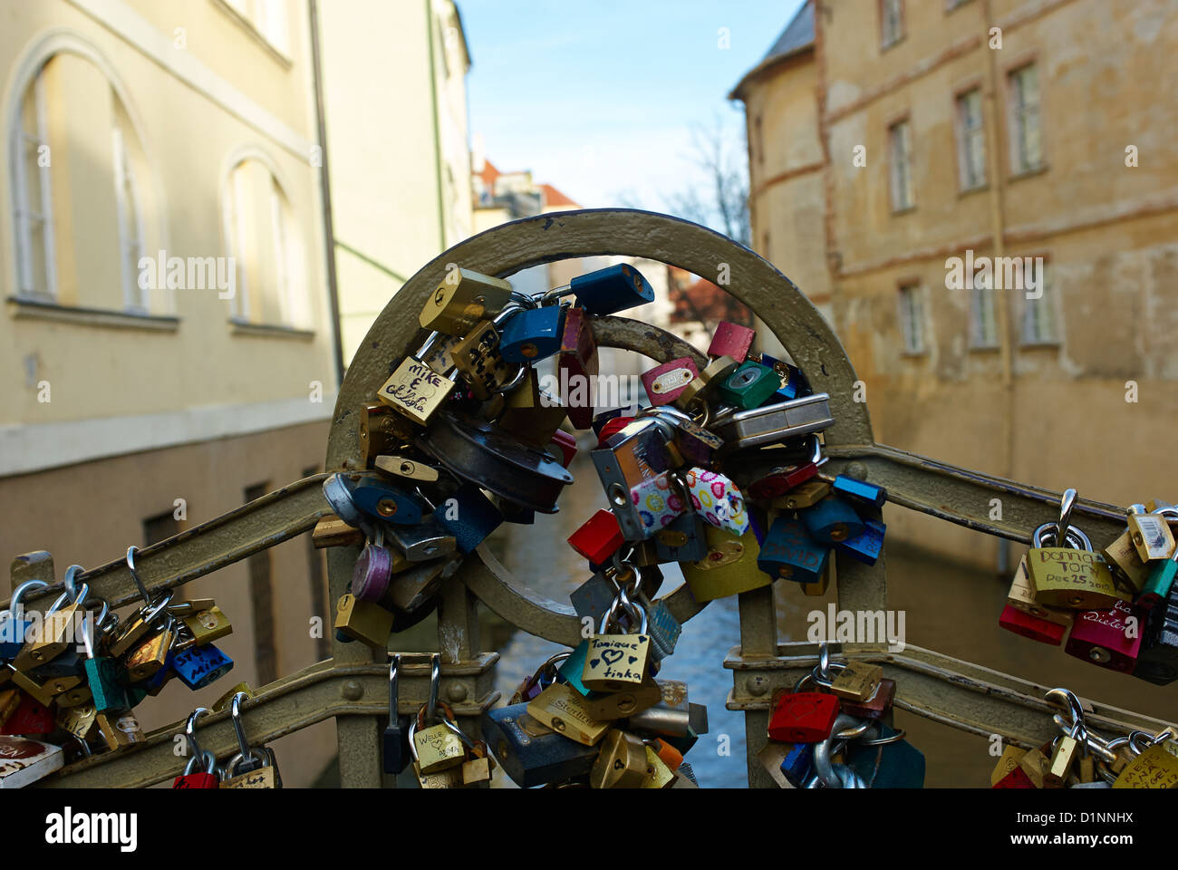 Padlock bridge mala strana hi-res stock photography and images - Alamy