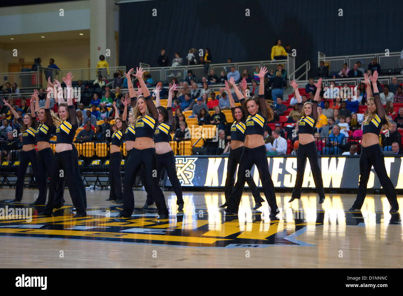 KSU dance team performs during Florida Gulf Coast's 68-59 win over ...