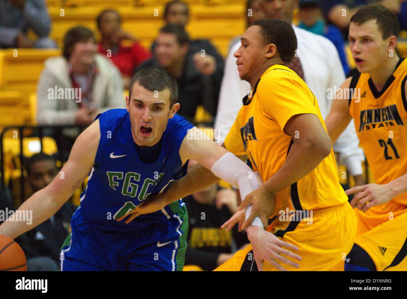FGCU's Brett Comer (0) is closely guarded by KSU's Myles Hamilton (0 ...
