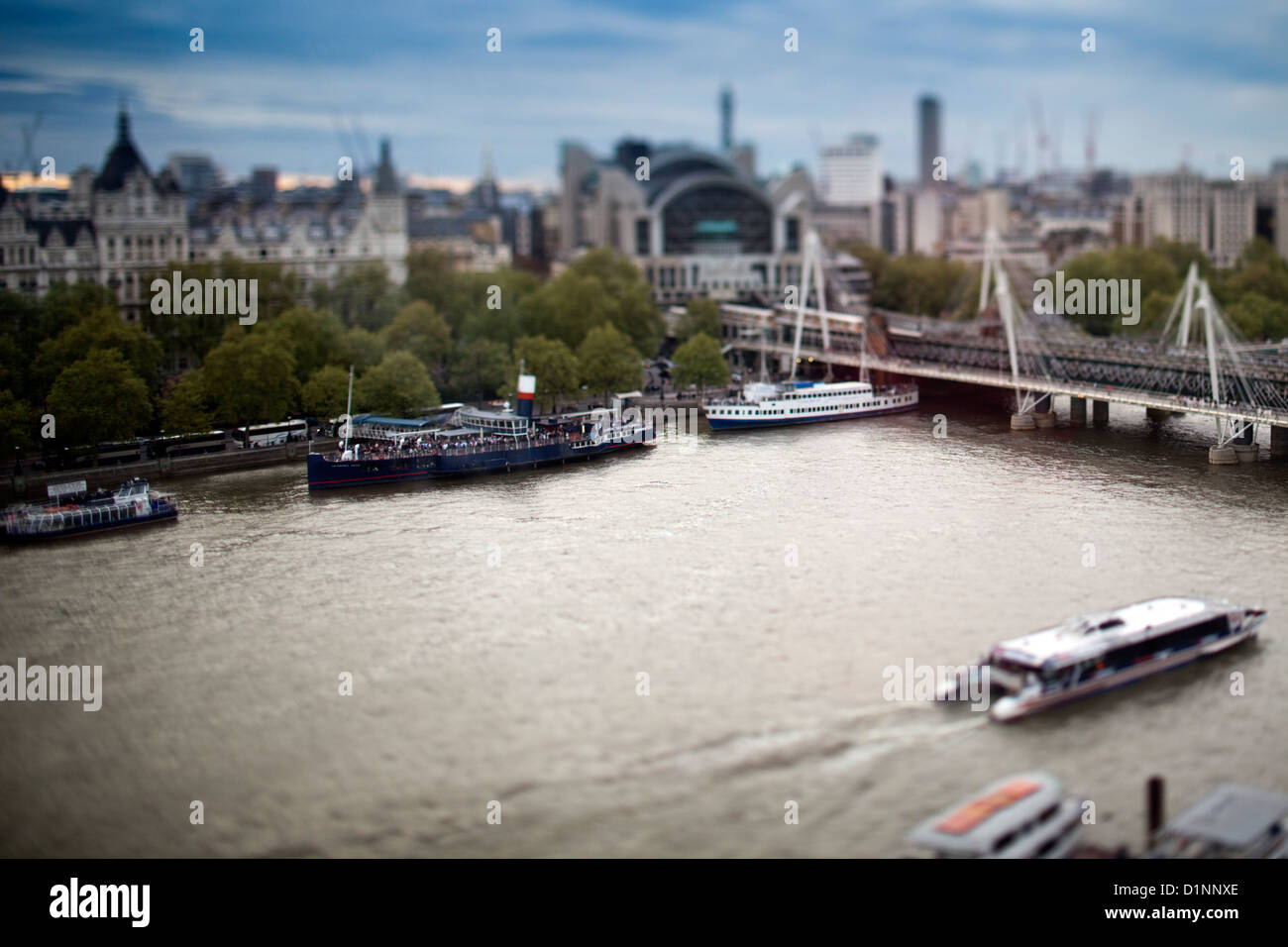 Overlooking thames hi-res stock photography and images - Alamy