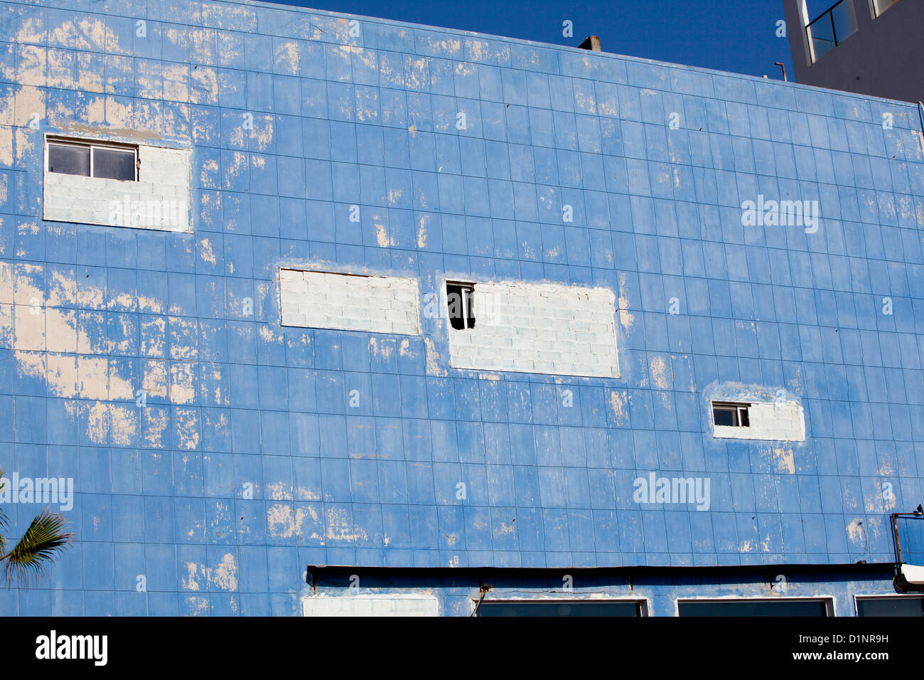 Blue tile hi-res stock photography and images - Alamy