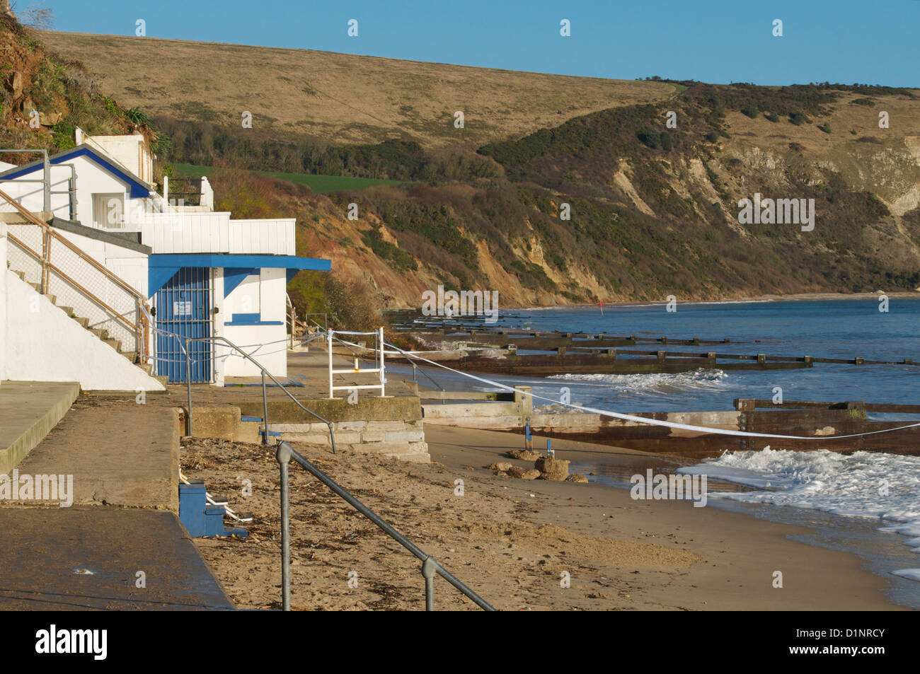 Swanage cliffs and beach huts at the northern end of Swanage bay Stock ...