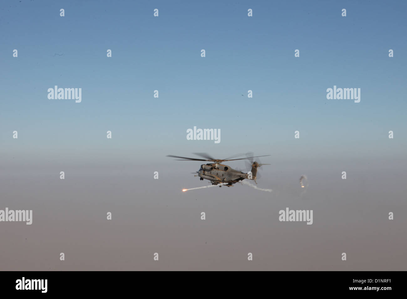 Marine Corps CH-53E Super Stallions from HMH-361 externally lift M777 ...