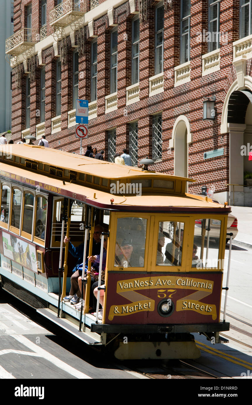 California street cable car hi-res stock photography and images - Alamy