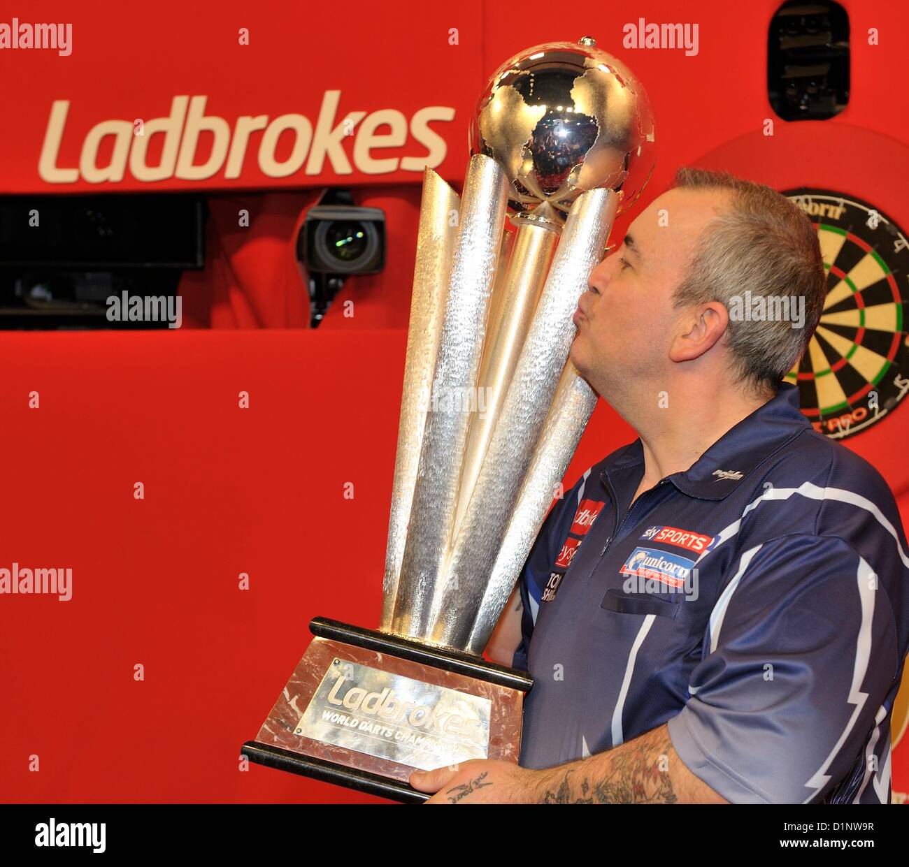 Alexandra palace darts trophy hi-res stock photography and images - Alamy