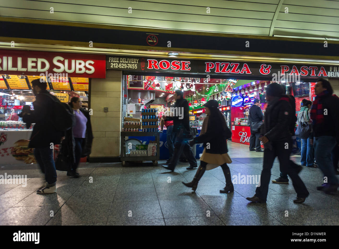 Crowds of commuters leave work to rush home through Penn Station in New ...