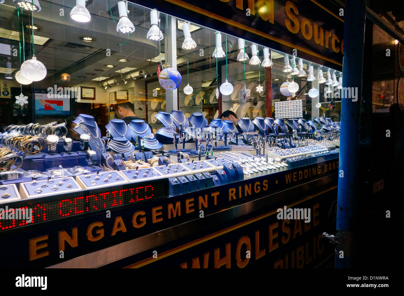 Diamond district 47th street manhattan hi-res stock photography and ...