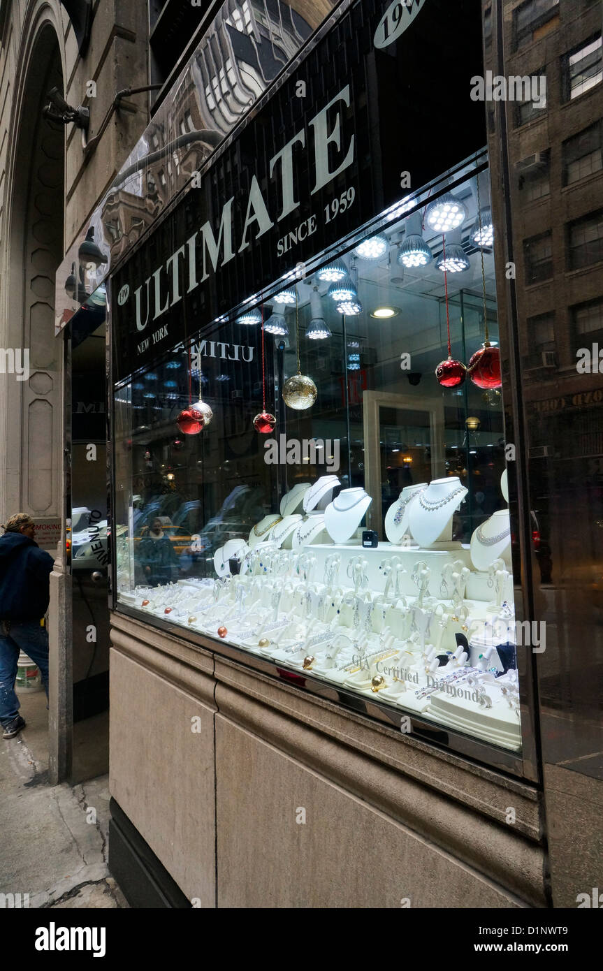 The Diamond District is an area of New York City located on West 47th ...