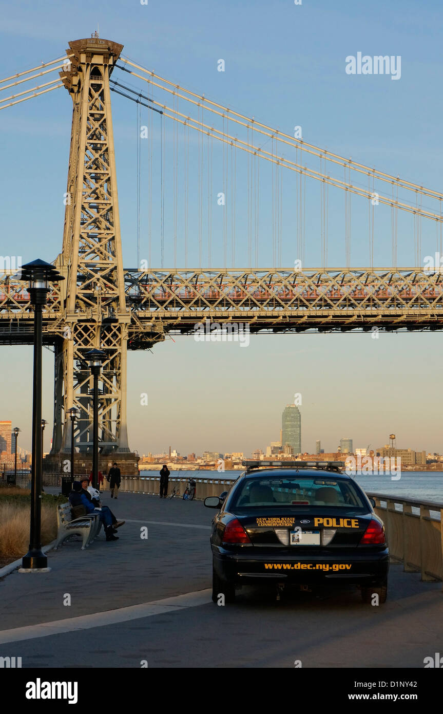 Williamsburg Bridge on the East River in the East Village area of ...