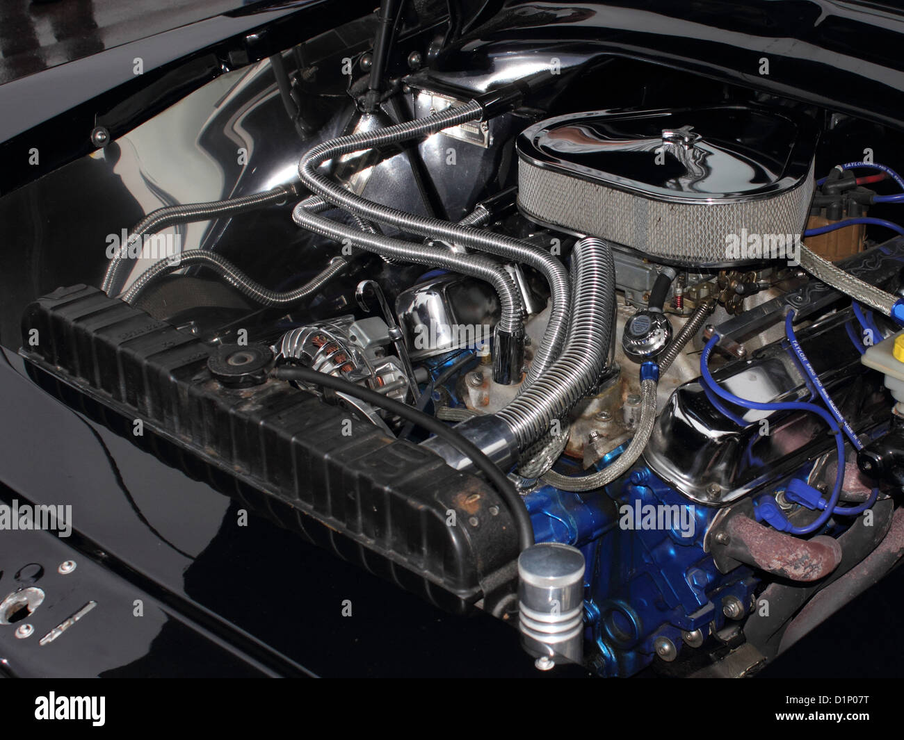 Car chrome engine hi-res stock photography and images - Alamy