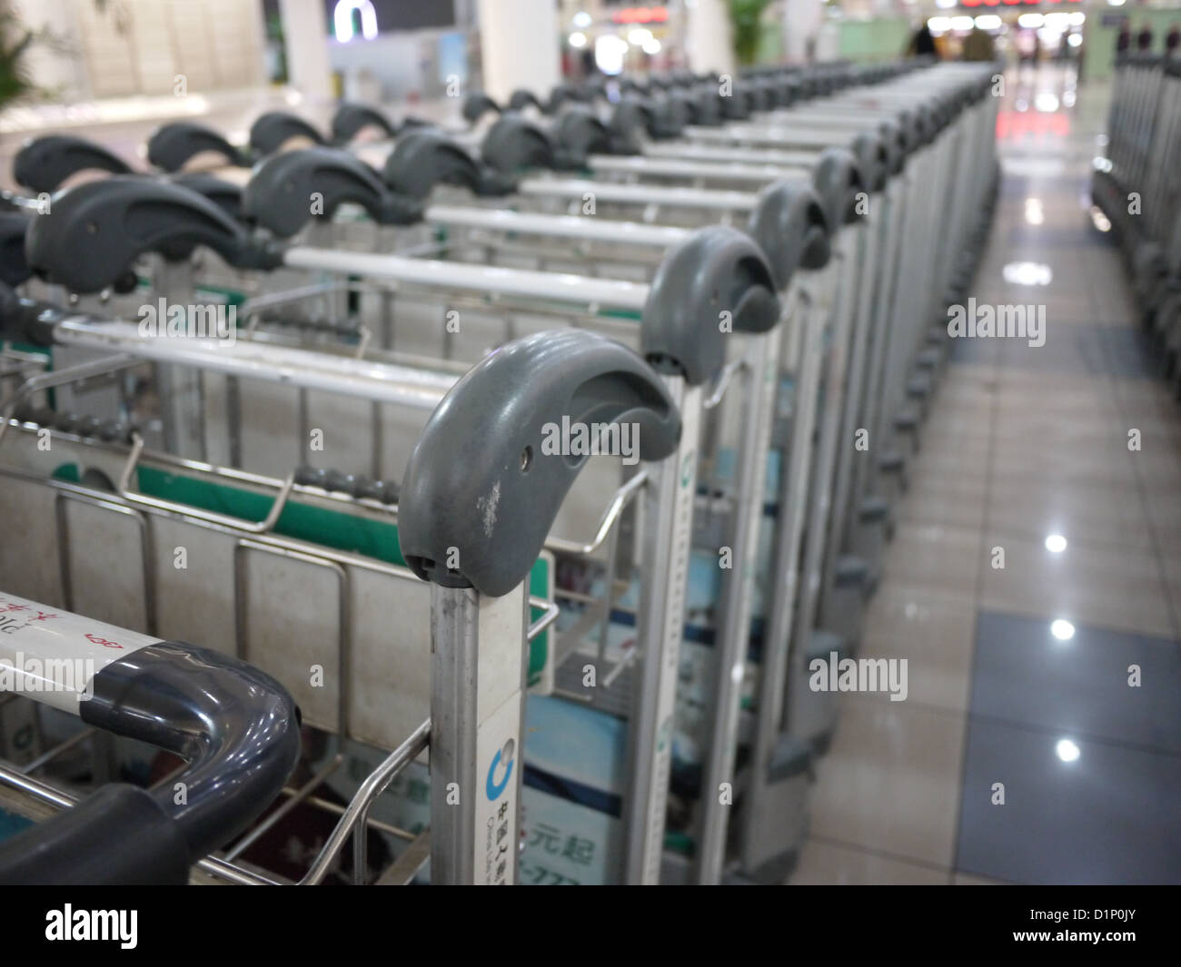 Luggage carts hi-res stock photography and images - Alamy