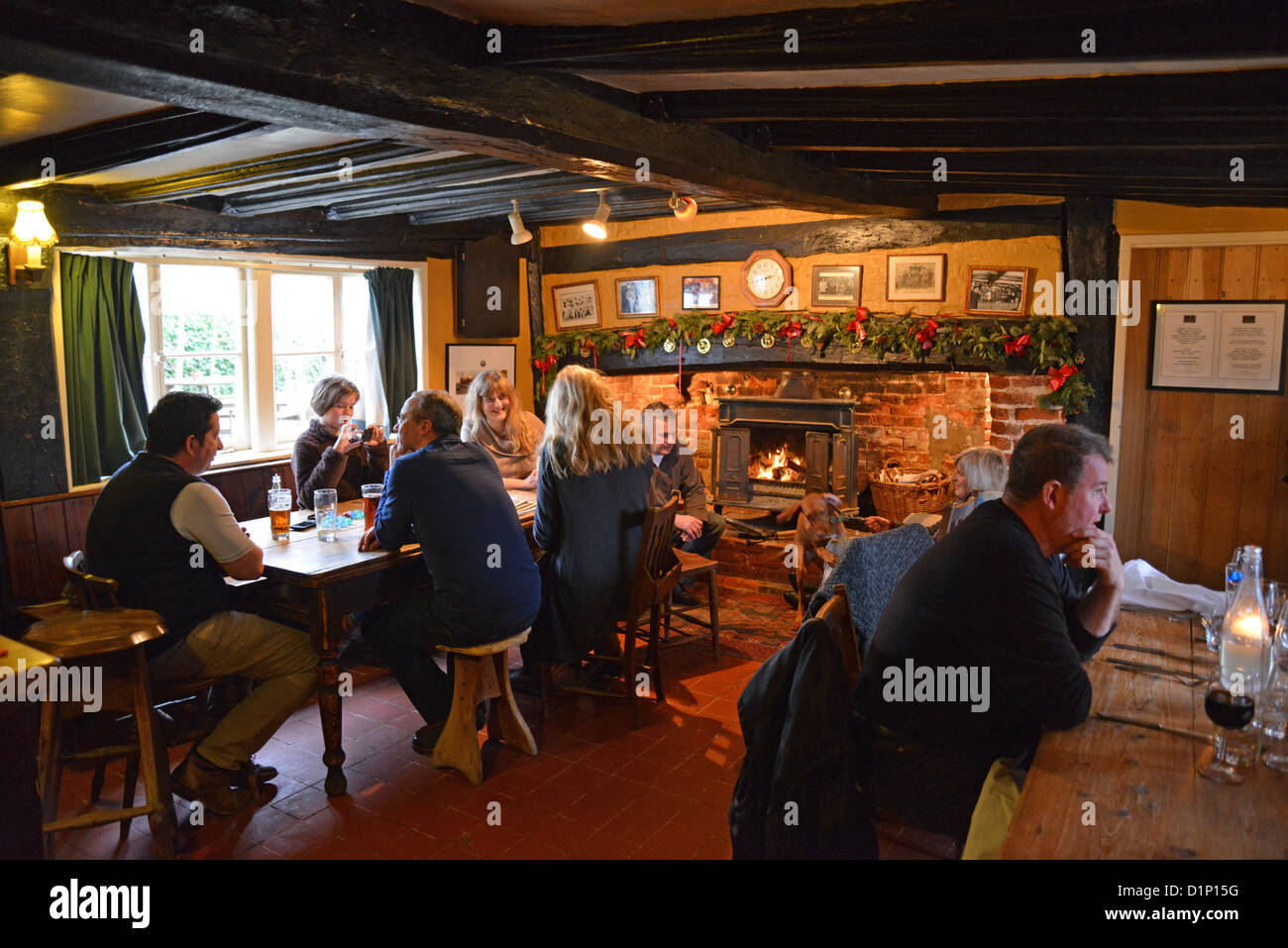 Bar interior at The Queen's Head Pub, Hawkedon, Suffolk, England ...