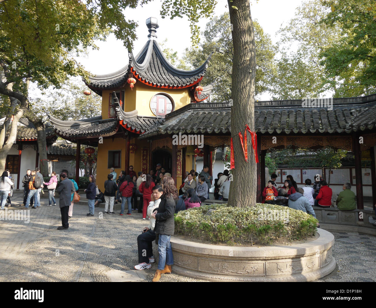 hanshan temple "cold mountain temple" courtyard Stock Photo - Alamy