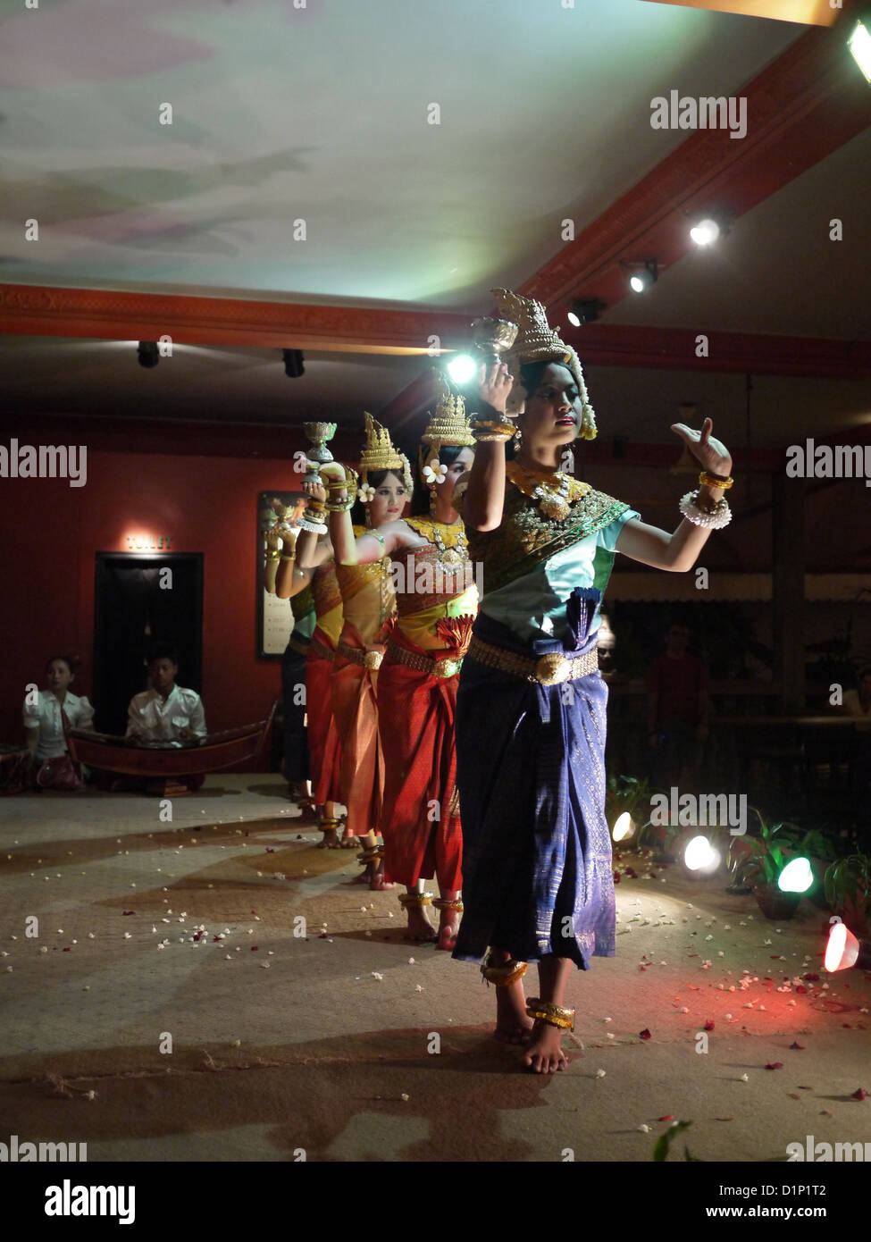 Asian female performer dancing stage Stock Photo - Alamy