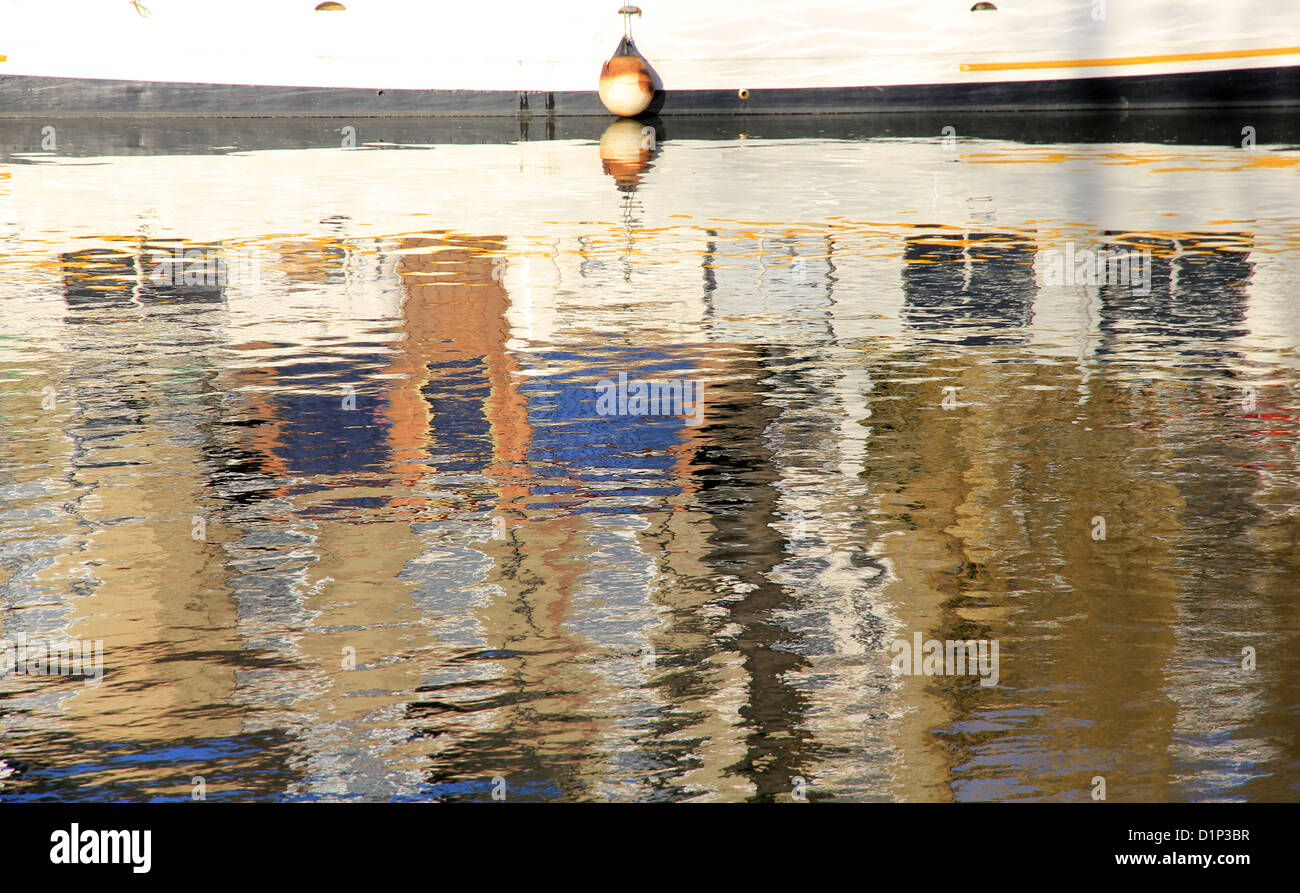 Reflections in rivers hi-res stock photography and images - Alamy