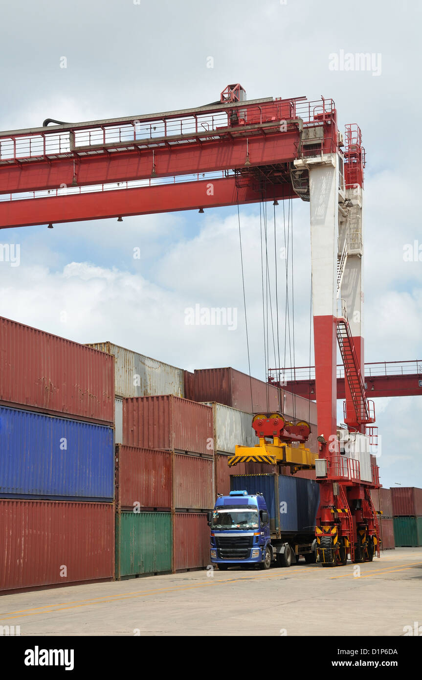 Crane containers dock asia hi-res stock photography and images - Alamy