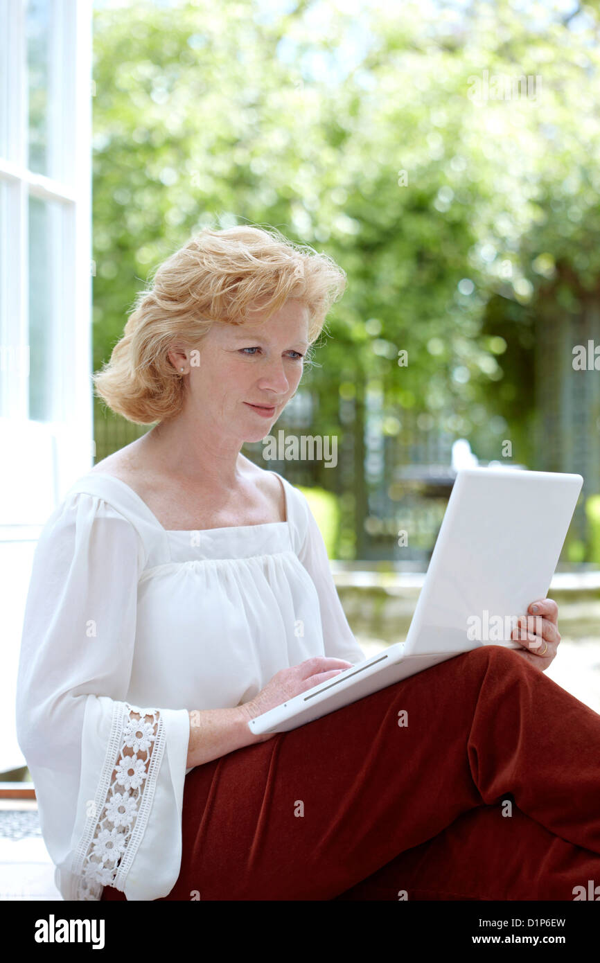 Lady operating a laptop hi-res stock photography and images - Alamy