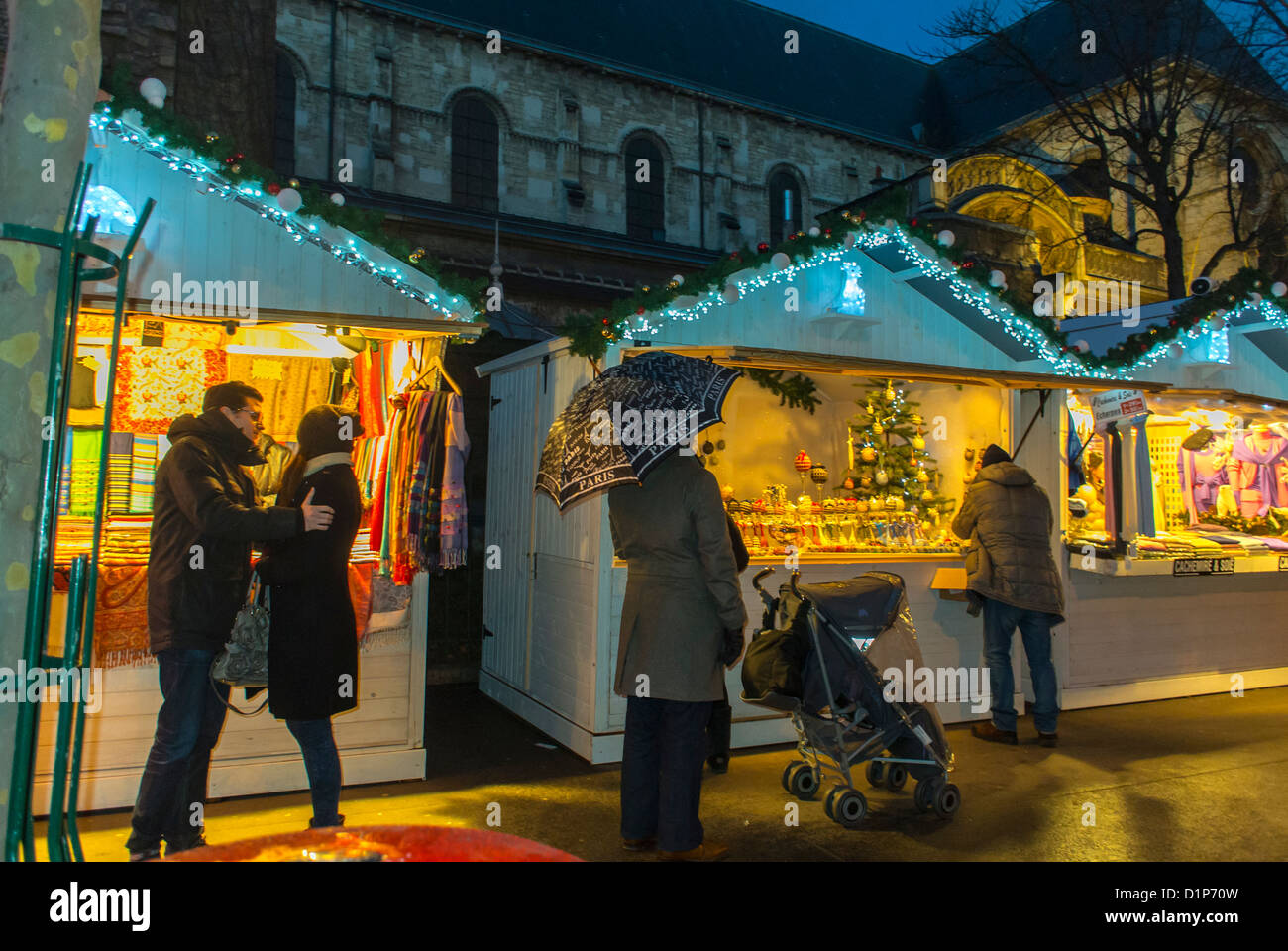 Paris, France, Street Scenes, People Shopping at French Christmas ...