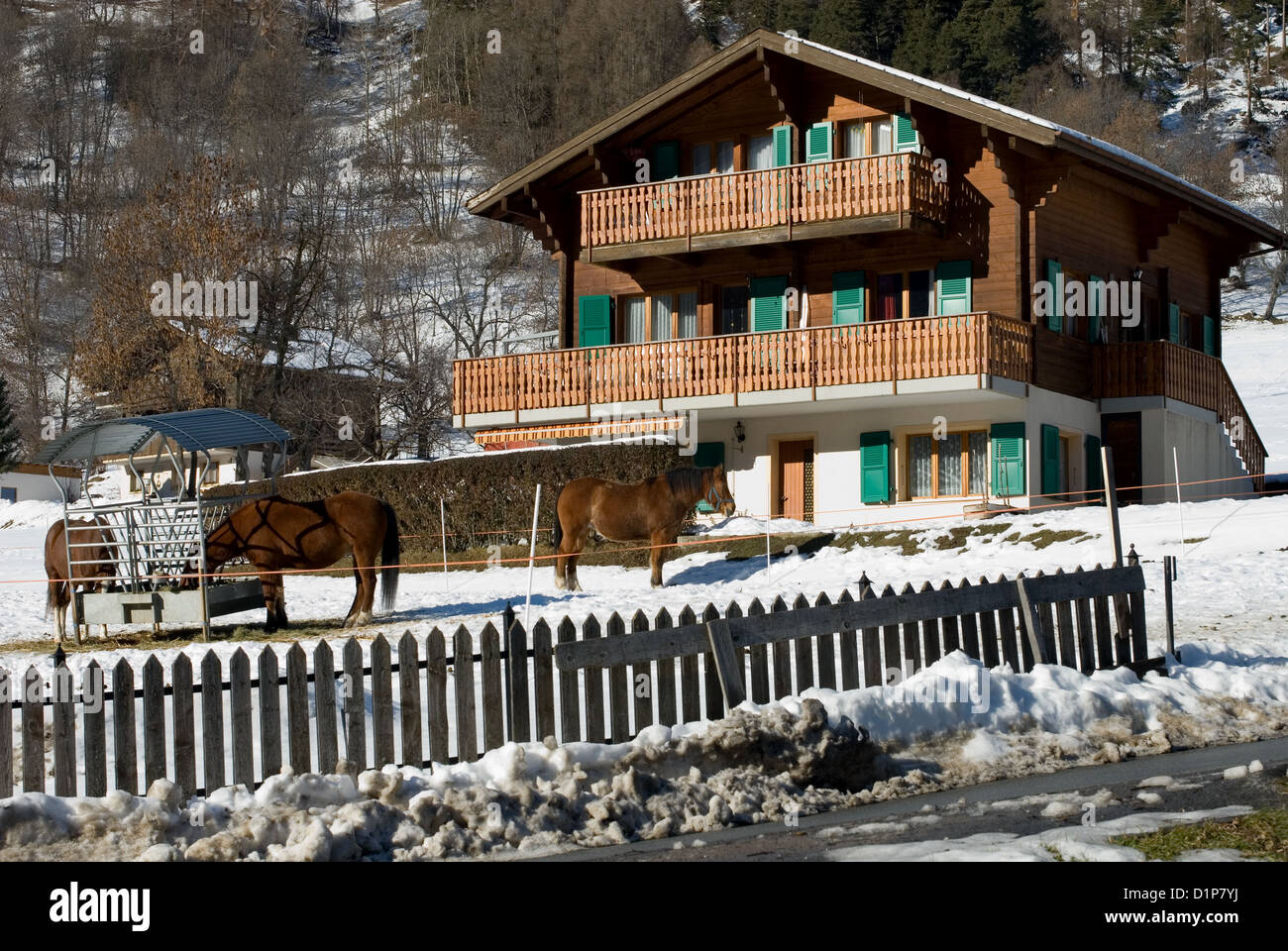 Swiss chalet construction hi-res stock photography and images - Alamy