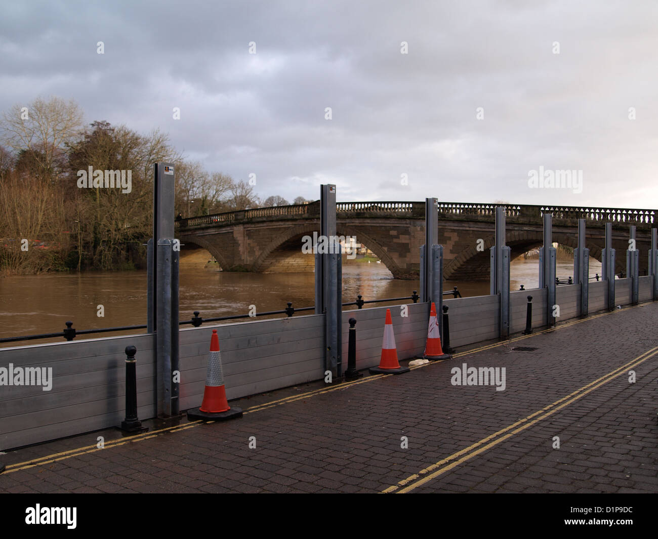 Uk flood defences hi-res stock photography and images - Alamy