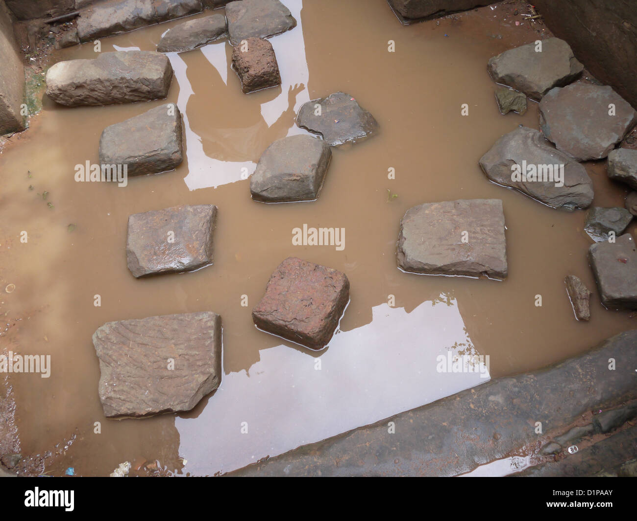 rocks muddy dirty water Stock Photo - Alamy