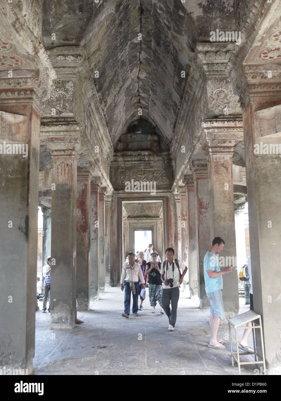 people touring inside Angkor Wat temple Stock Photo - Alamy