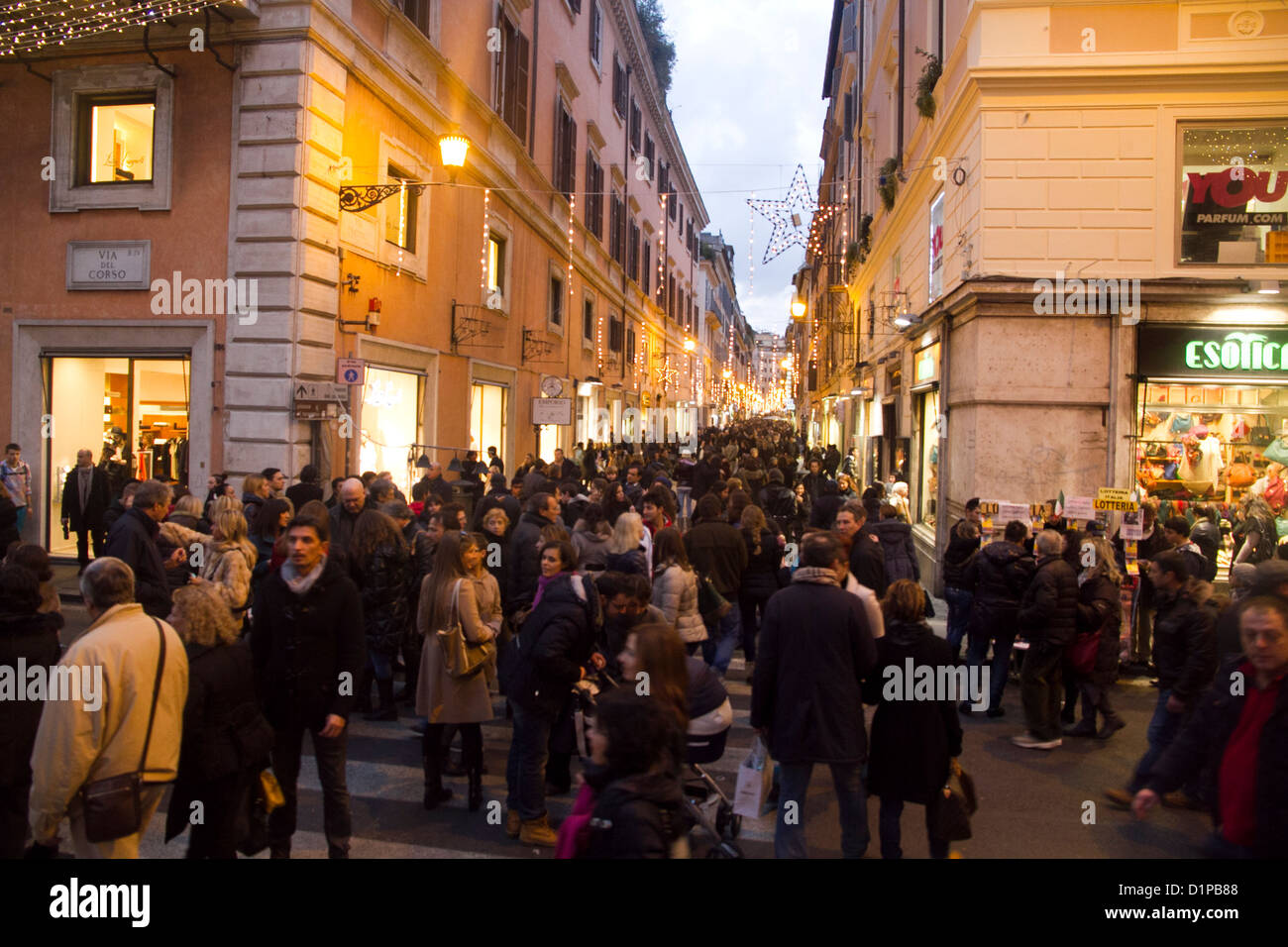 Rome italy crowd people in hi-res stock photography and images - Alamy