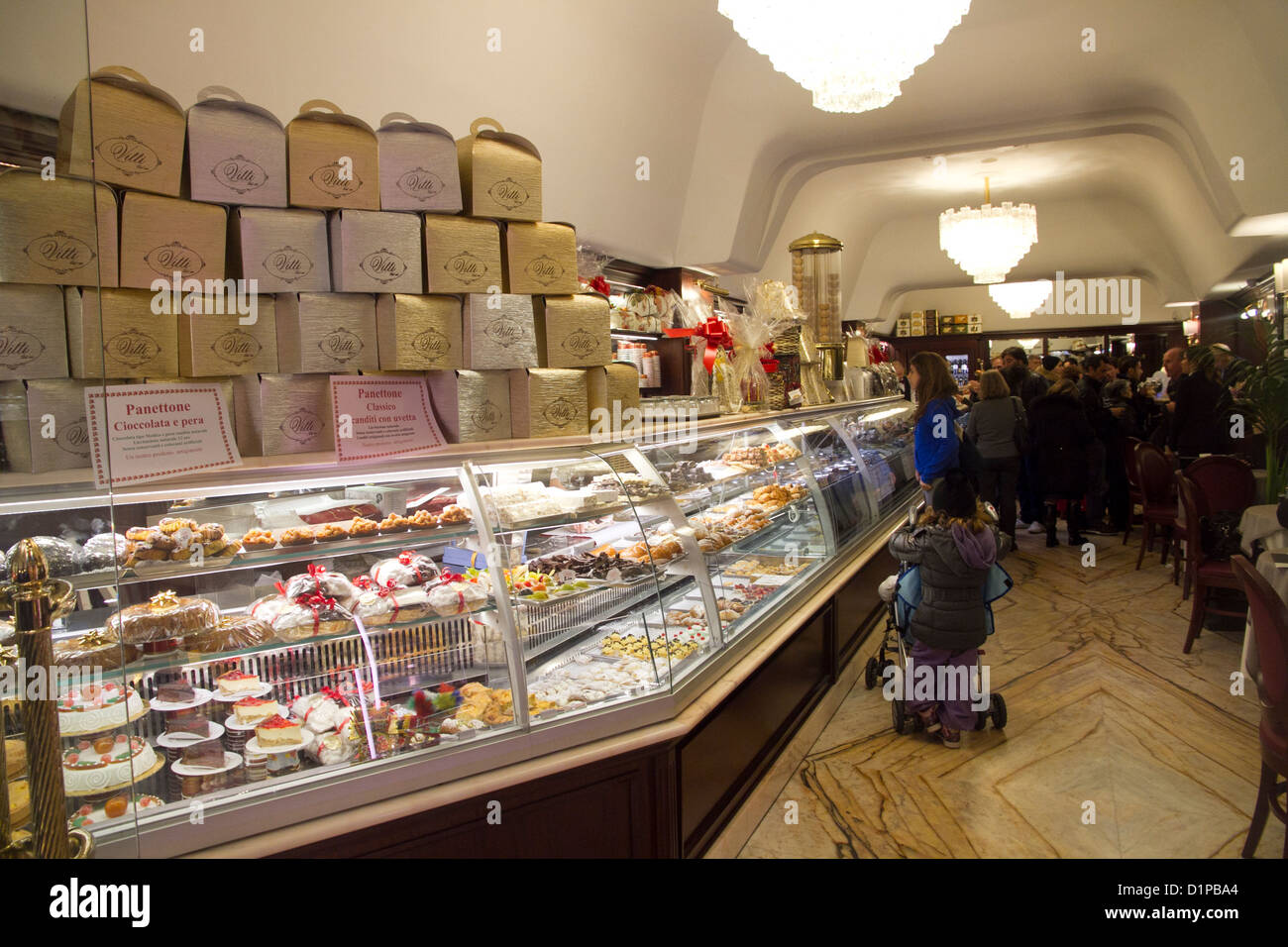 Bakery display christmas hi-res stock photography and images - Alamy