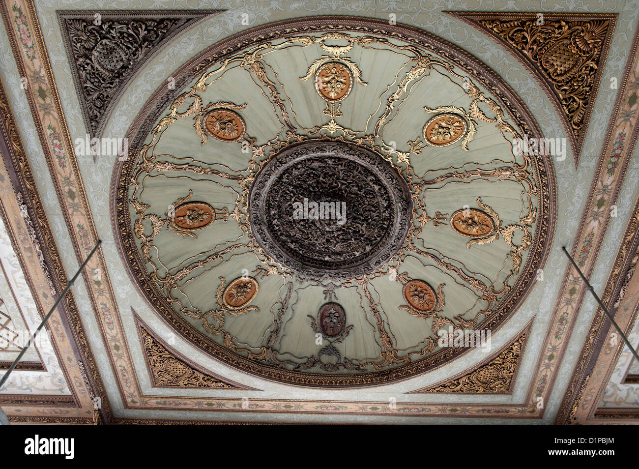 Ceiling details at Topkapi Palace, Istanbul, Turkey Stock Photo - Alamy