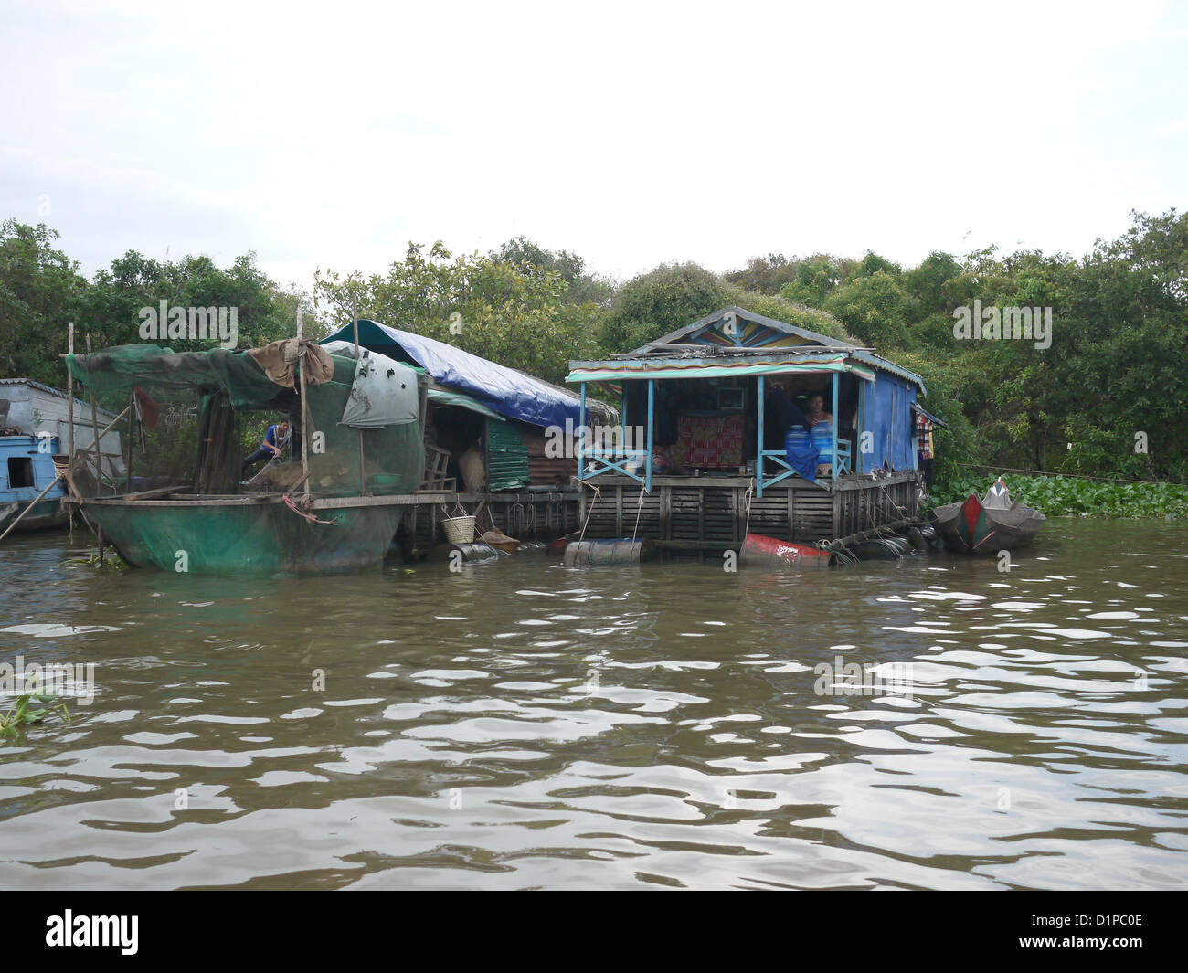 floating houses lake Asia Stock Photo - Alamy
