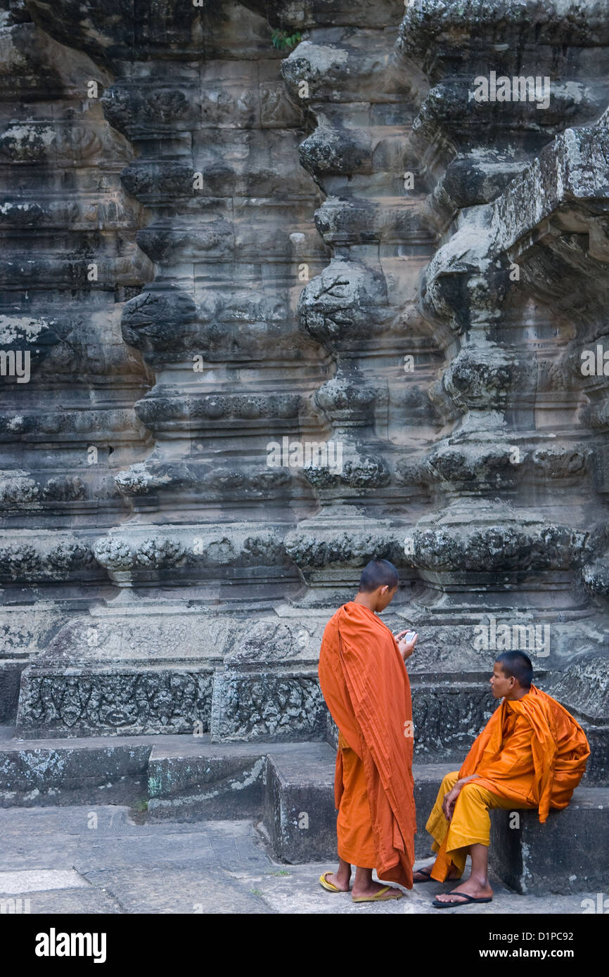 Monks at the temple of Angkor Wat, Cambodia Stock Photo - Alamy