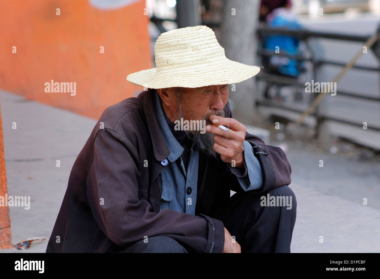 Old chinese man smoking cigarette hi-res stock photography and images ...