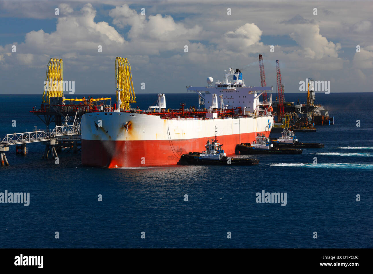 Oil supertanker hi-res stock photography and images - Alamy