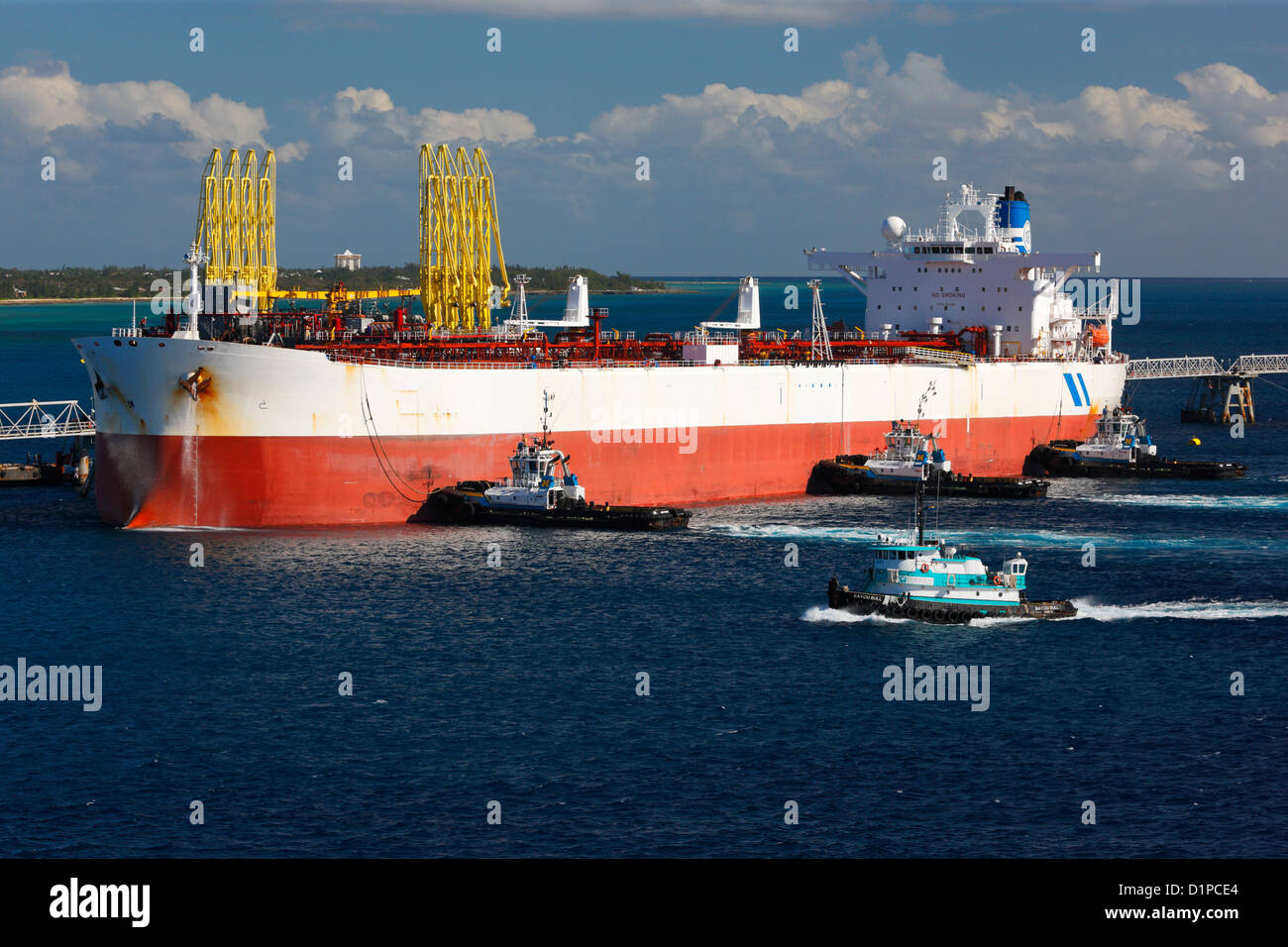 Tanker loading oil. Freeport - Bahamas Stock Photo - Alamy