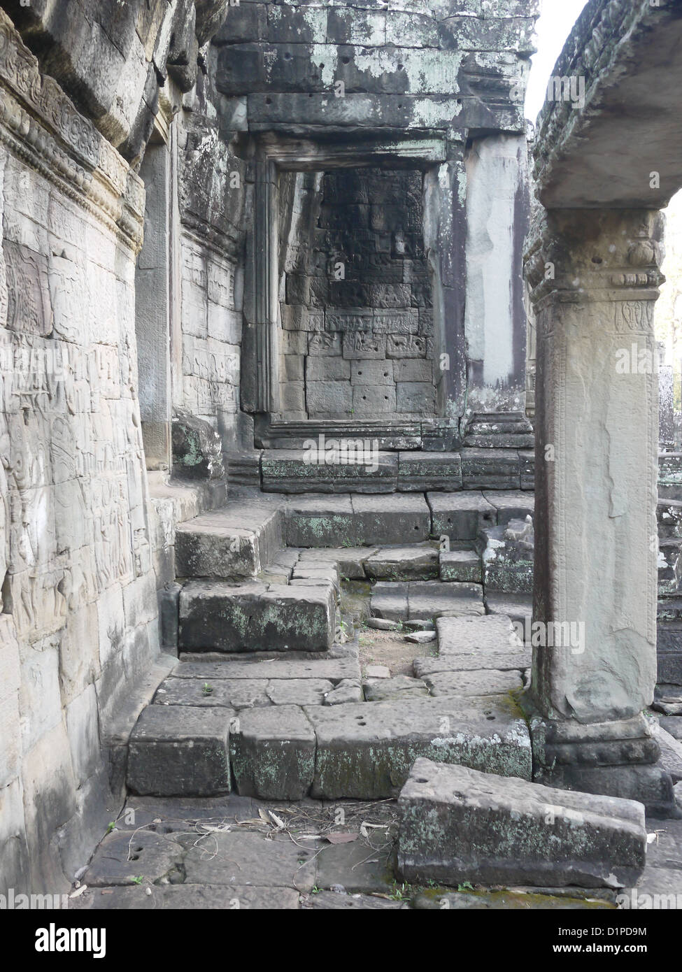 broken building old stone structure Stock Photo - Alamy