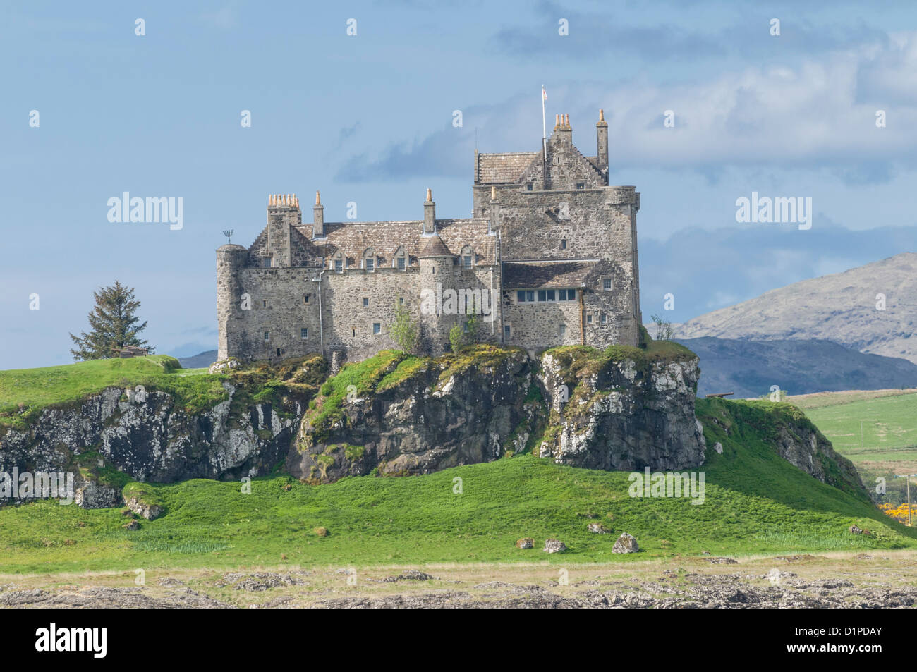 Duart castle hi-res stock photography and images - Alamy